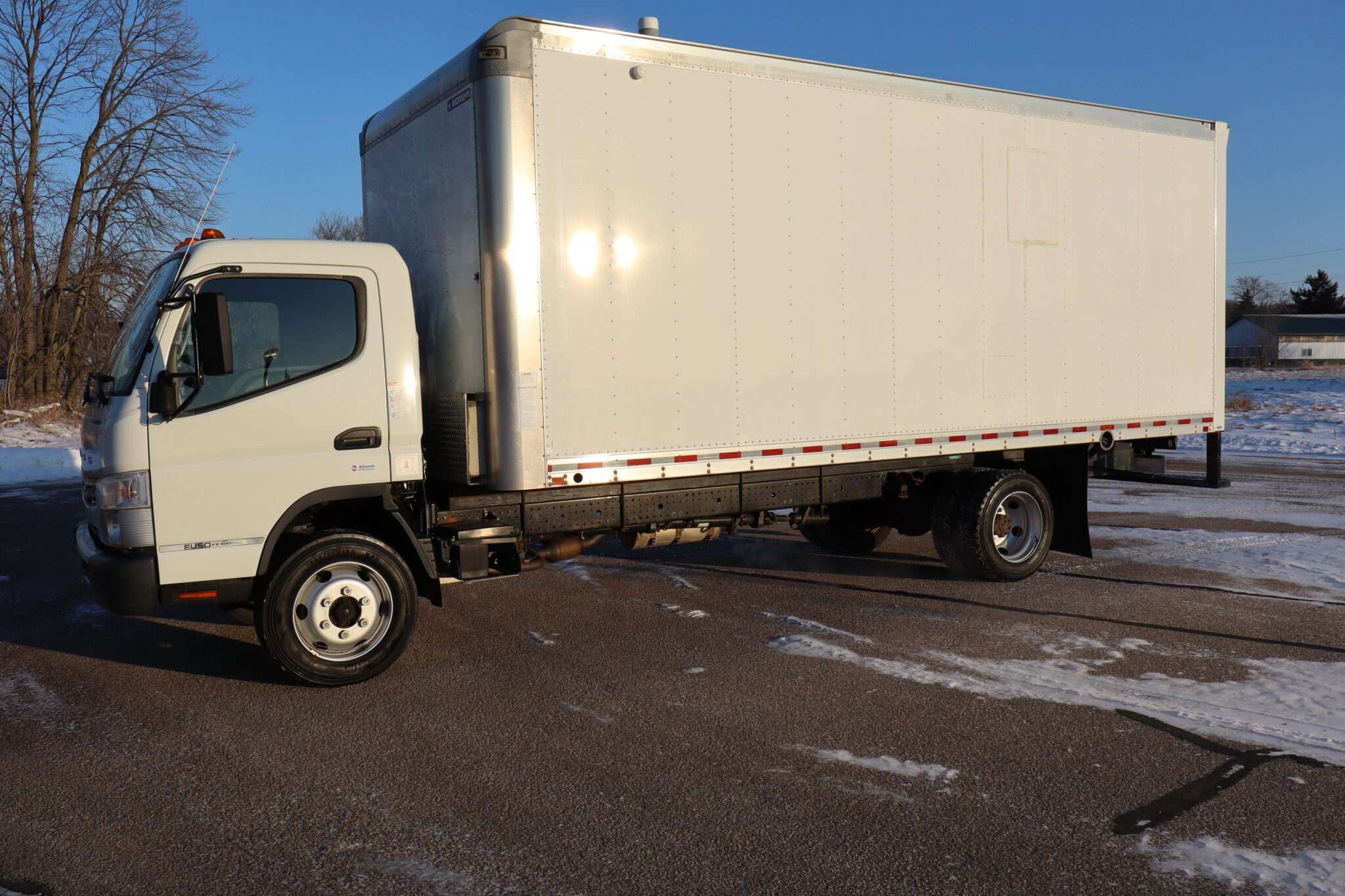 2020 MITSUBISHI FUSO FE 6.0L GAS AT BOX TRUCK 29K MILES