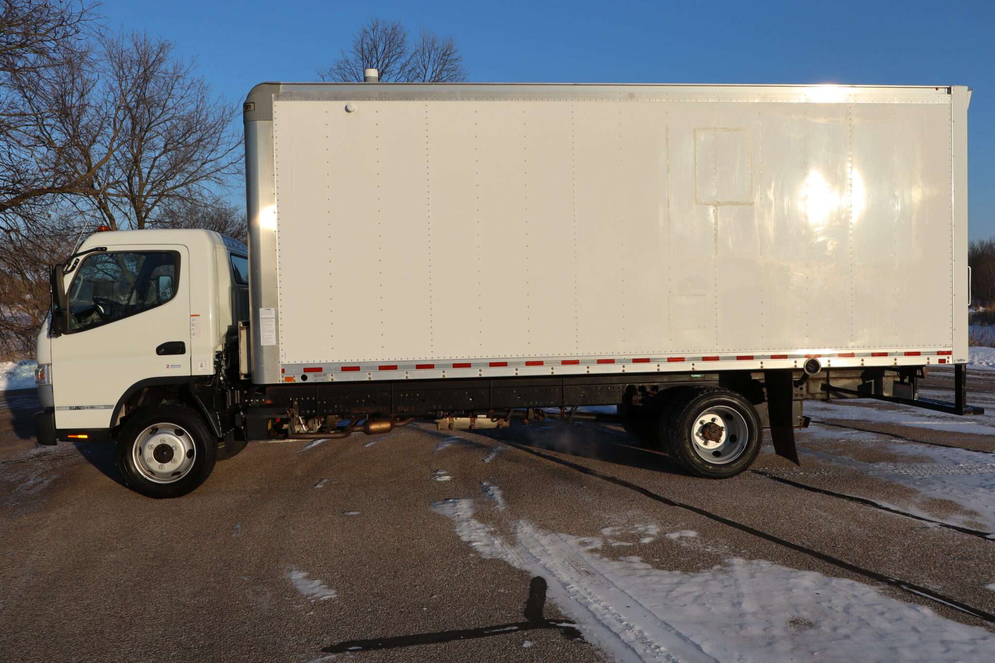 2020 MITSUBISHI FUSO FE 6.0L GAS AT BOX TRUCK 29K MILES